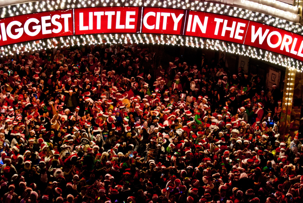 SANTA CRAWL GROUP PHOTO UNDER THE RENO ARCH RETURNS THIS YEAR! - Crawl ...