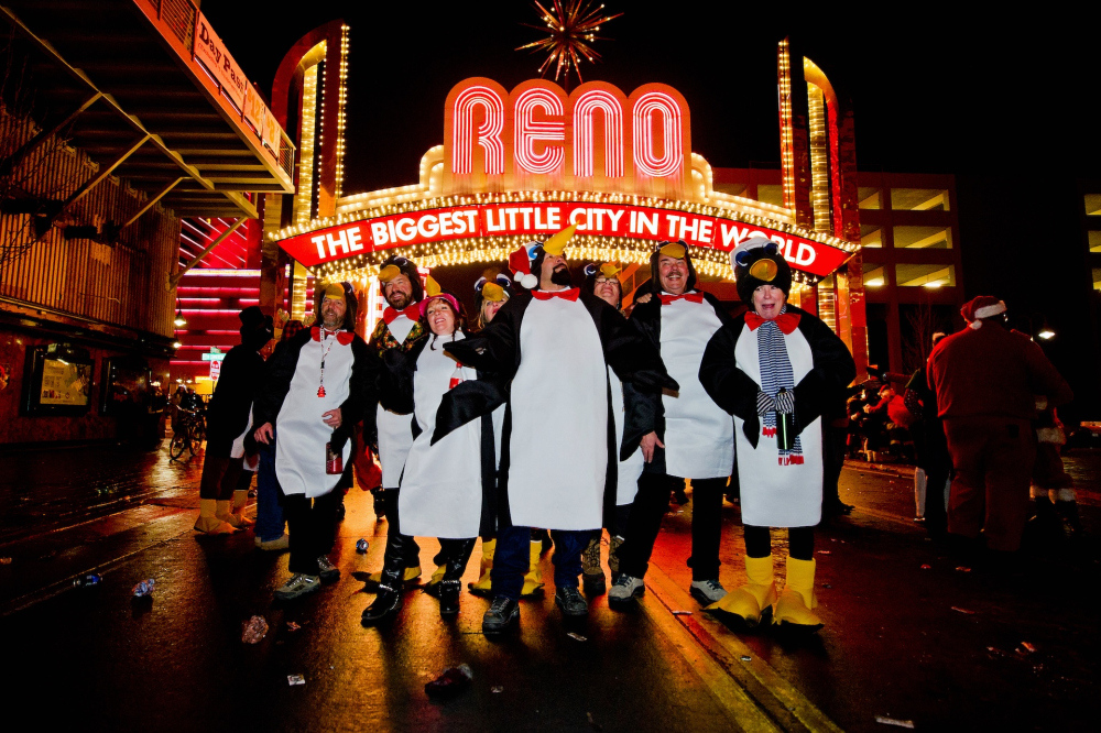SANTA CRAWL GROUP PHOTO UNDER THE RENO ARCH RETURNS THIS YEAR! - Crawl ...