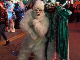 SANTA CRAWL GROUP PHOTO UNDER THE RENO ARCH RETURNS THIS YEAR! - Crawl ...