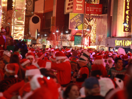 SANTA CRAWL GROUP PHOTO UNDER THE RENO ARCH RETURNS THIS YEAR! - Crawl ...