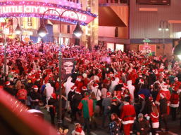SANTA CRAWL GROUP PHOTO UNDER THE RENO ARCH RETURNS THIS YEAR! - Crawl ...